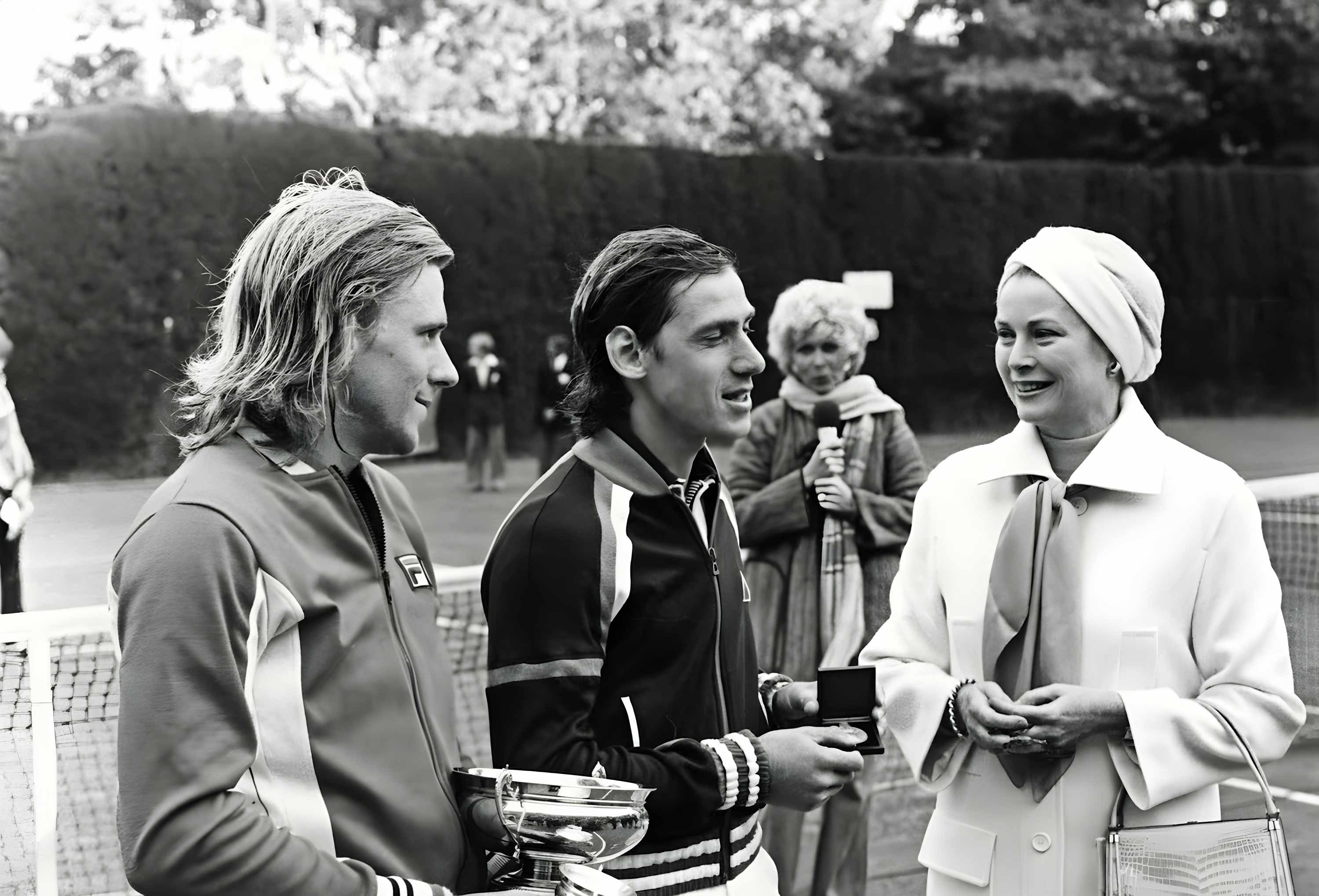 What to Wear to a Sporting Event – Grace de Monaco